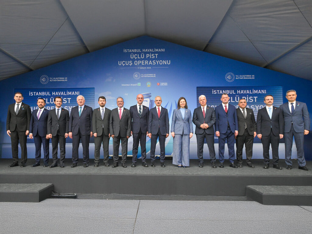 Triple independent runway operations begin at iGA Istanbul Airport ...